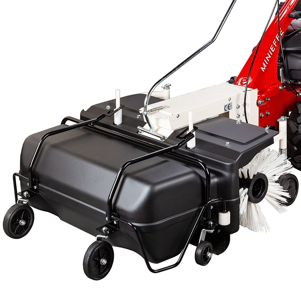 Kehrbesen mit Auffangbehälter Minieffe im Angebot | Agrieuro